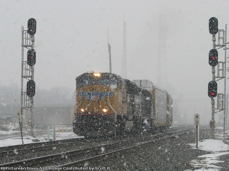 UP 4951 Q225 iN THE sNOW